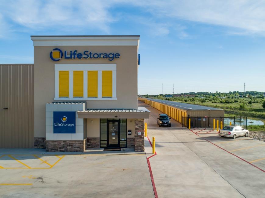 Life Storage, Inc. LSI NYSE | REIT Notes